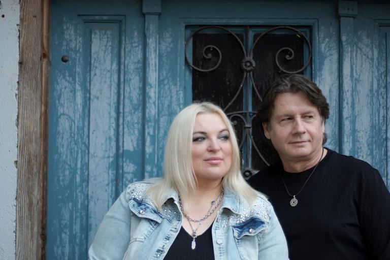 Book ANNA LU for your event